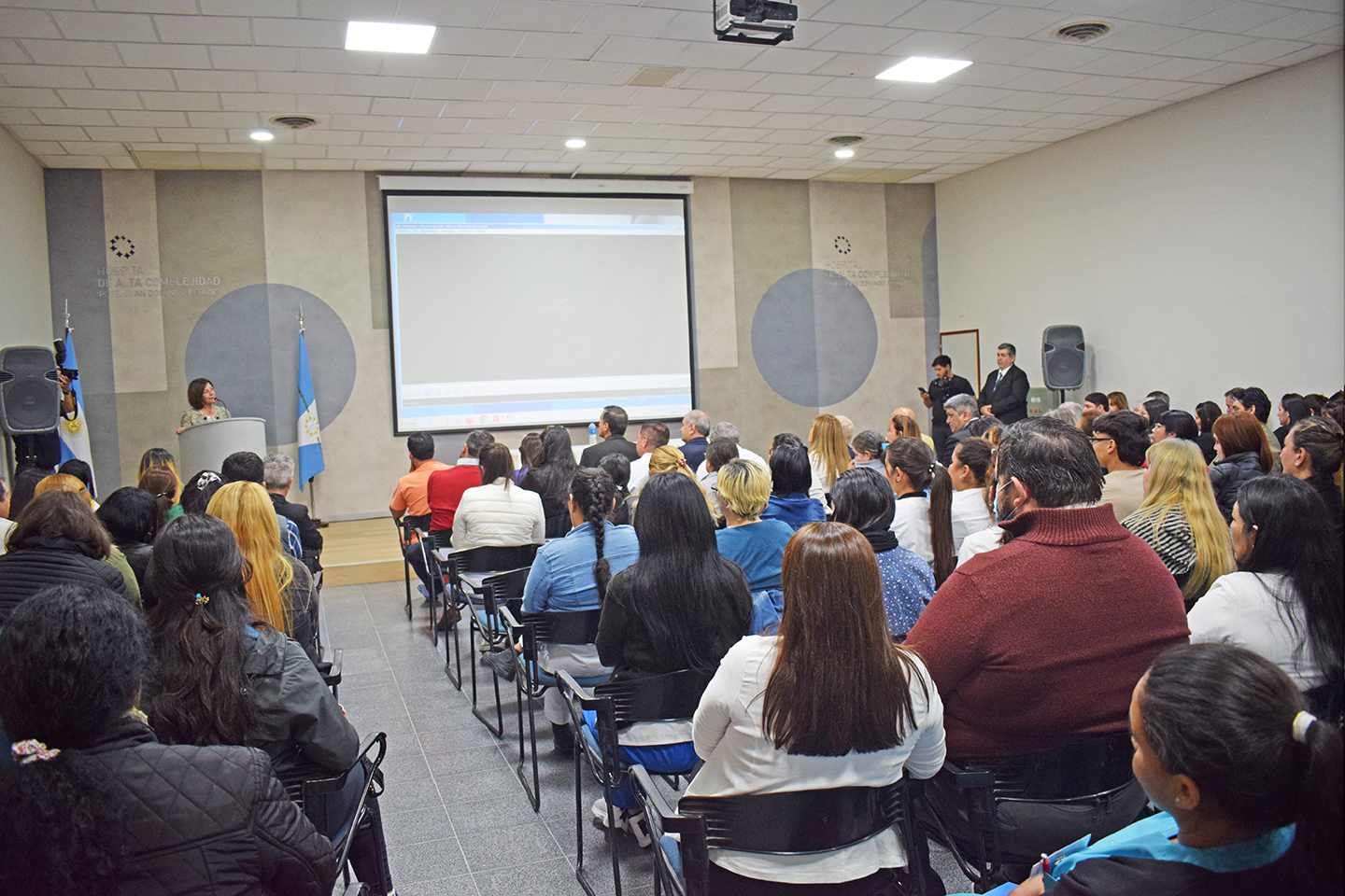 Enfermeros y enfermeras de toda la provincia se capacitan y nivelan ...